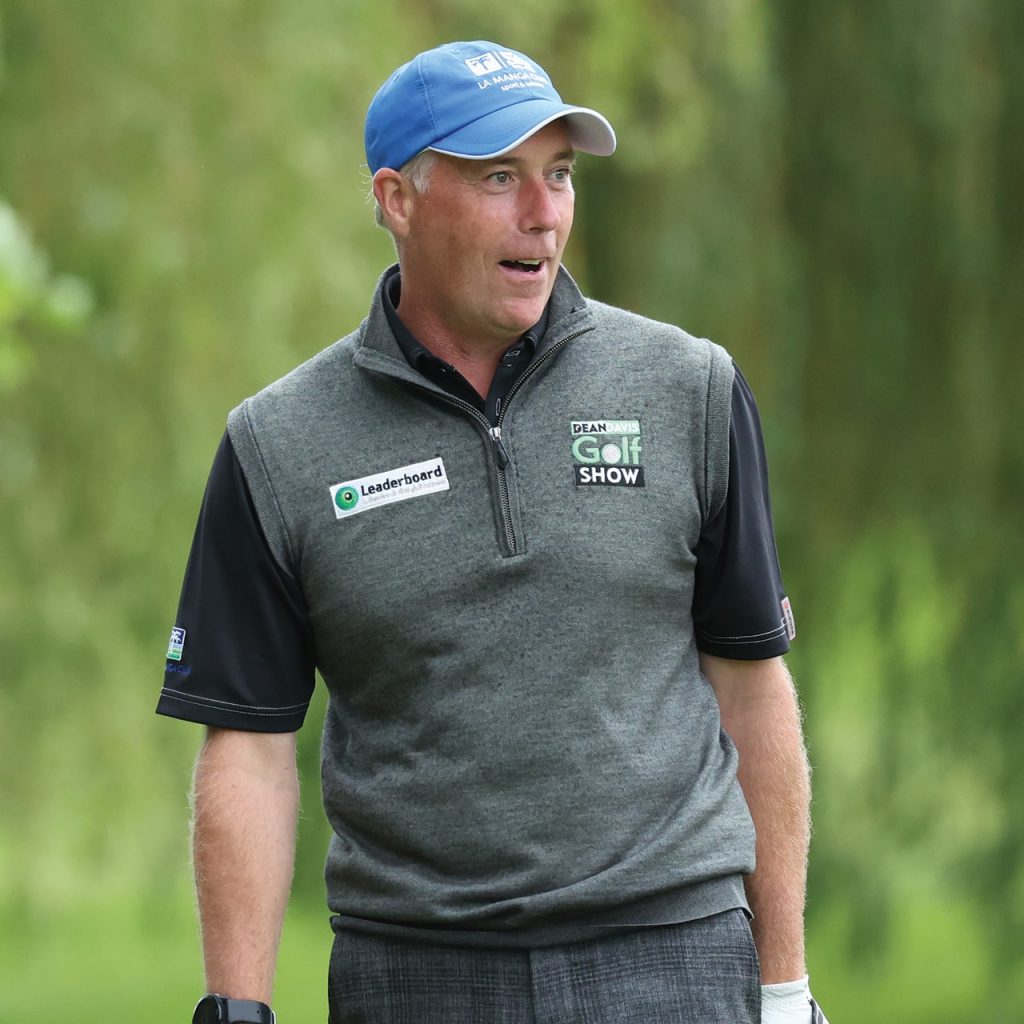 Dean Davis | Golf Trick Shot Show Artist | Golfing Fun for Companies